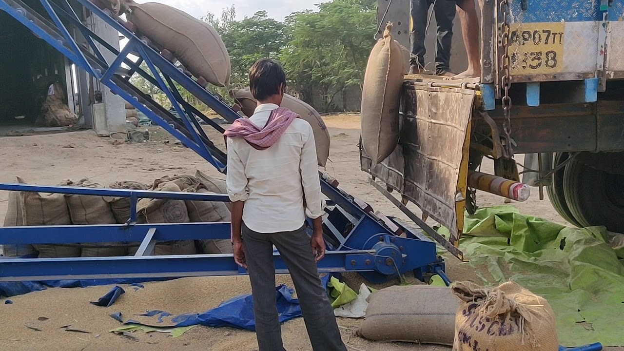 PADDY UNLOADING 99495 78818 MACHINE STACKER - YouTube