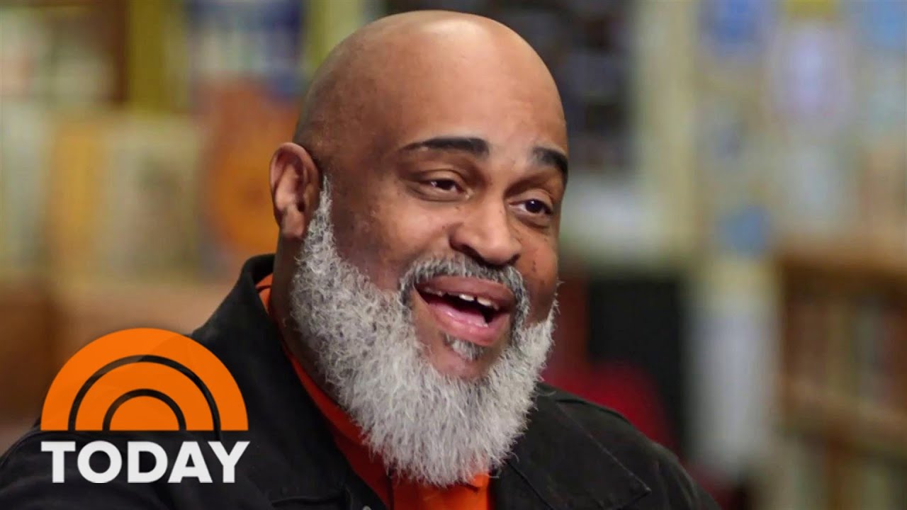 How one school bus driver is inspiring young readers - YouTube