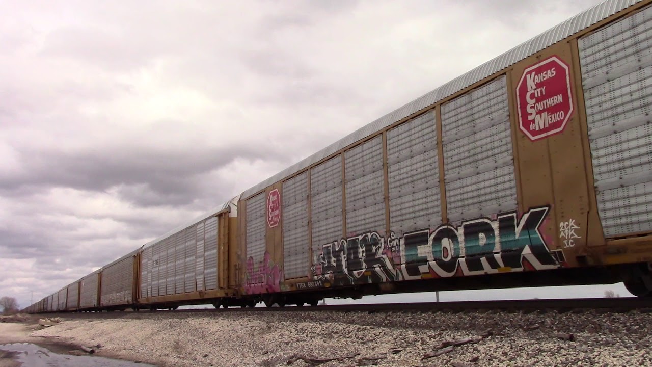 BNSF 7910 West in Coal City, IL 3/29/20 - YouTube