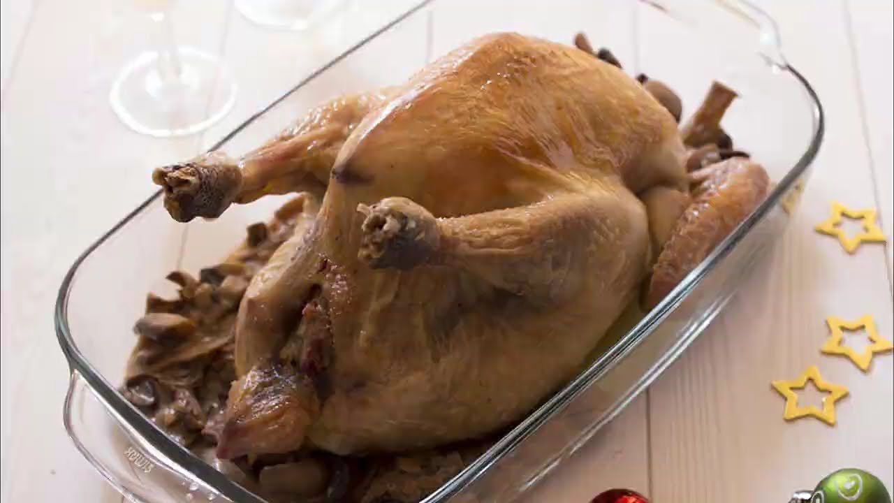Recette : Poularde farcie et rôtie au four, sauce forestière - YouTube