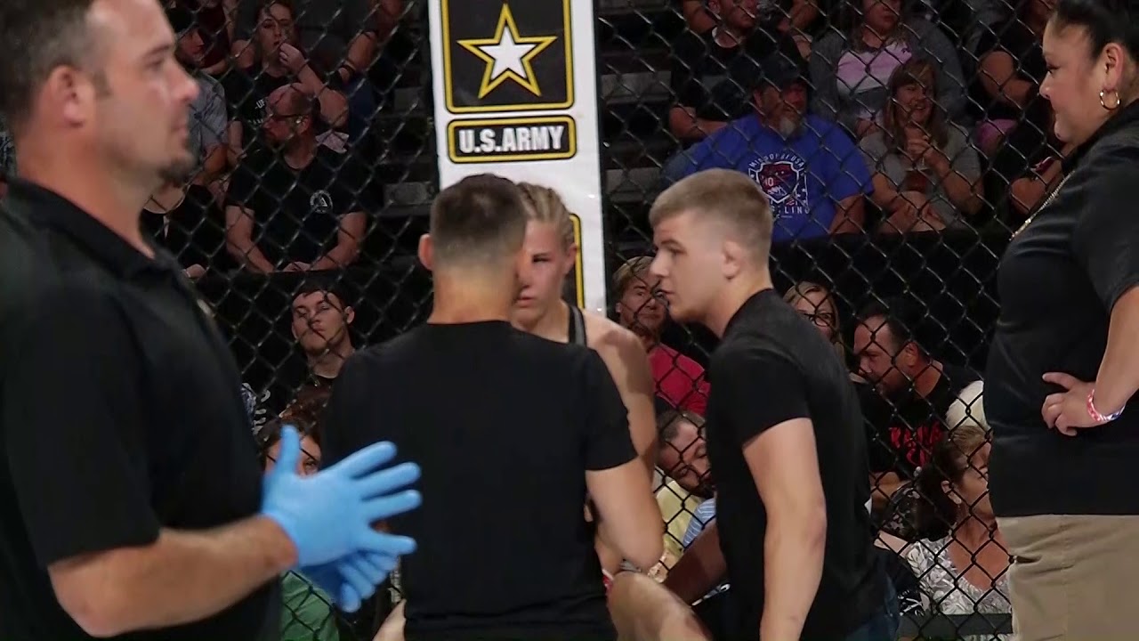 FAC 1 Kendal Holowell vs Elle Wagman - YouTube