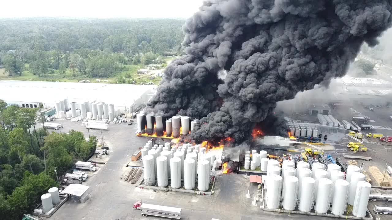 Drone footage shows explosion and fire at Louisiana plant - YouTube