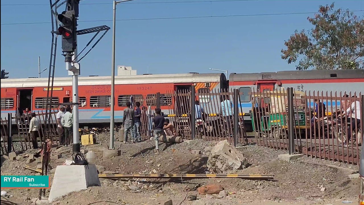 16333 Veraval Thiruvananthapuram Centrel SF Express | RY Rail Fan ...