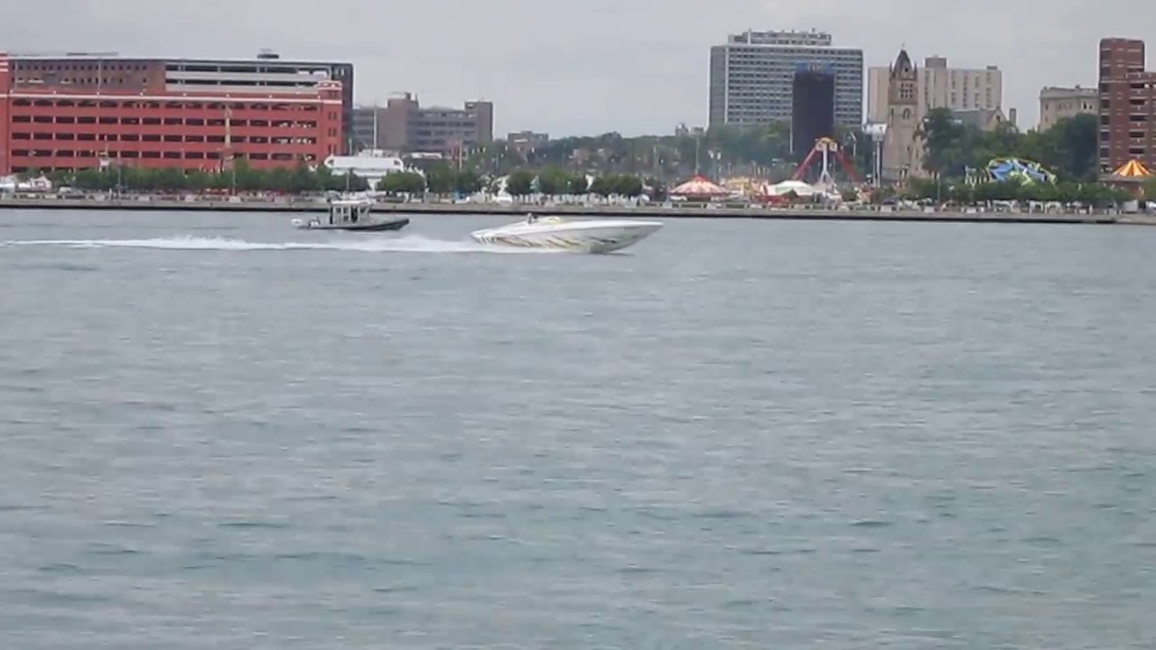 2017 V8 Speed boat On The Detroit River Boat 2 - YouTube