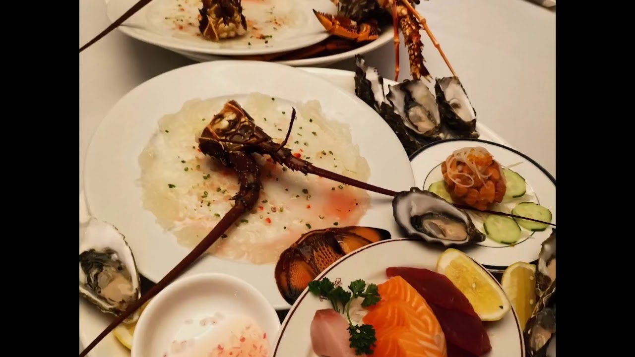 Big Lobsters - Blue Angel restaurant - YouTube