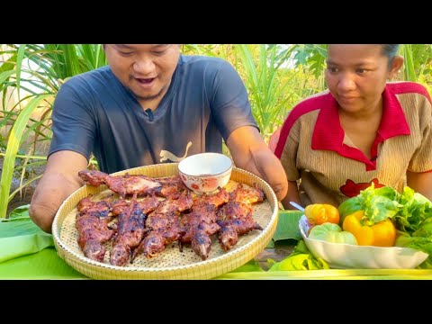 ROAST MOUSE, salt, pepper, ripe tamarind fish sauce - YouTube