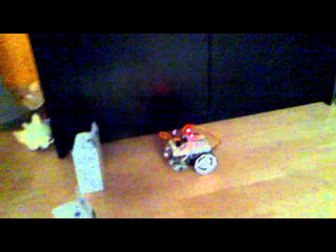 ROBOT PICAXE-18M2  2.test ( 2x SRF05 ultrasound ; 2x upgrade servo Hitec HS-81 ; LED ; plexiglas )