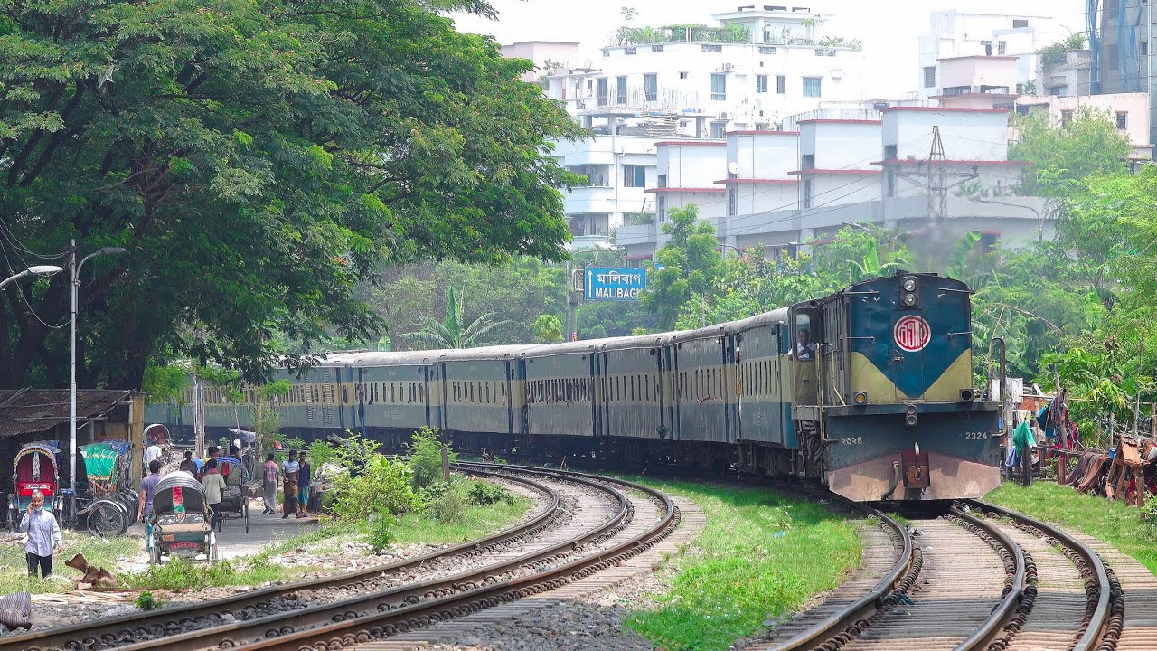 Egarosindhur Provati Express Train skipping Khilgaon Rail Gate ...