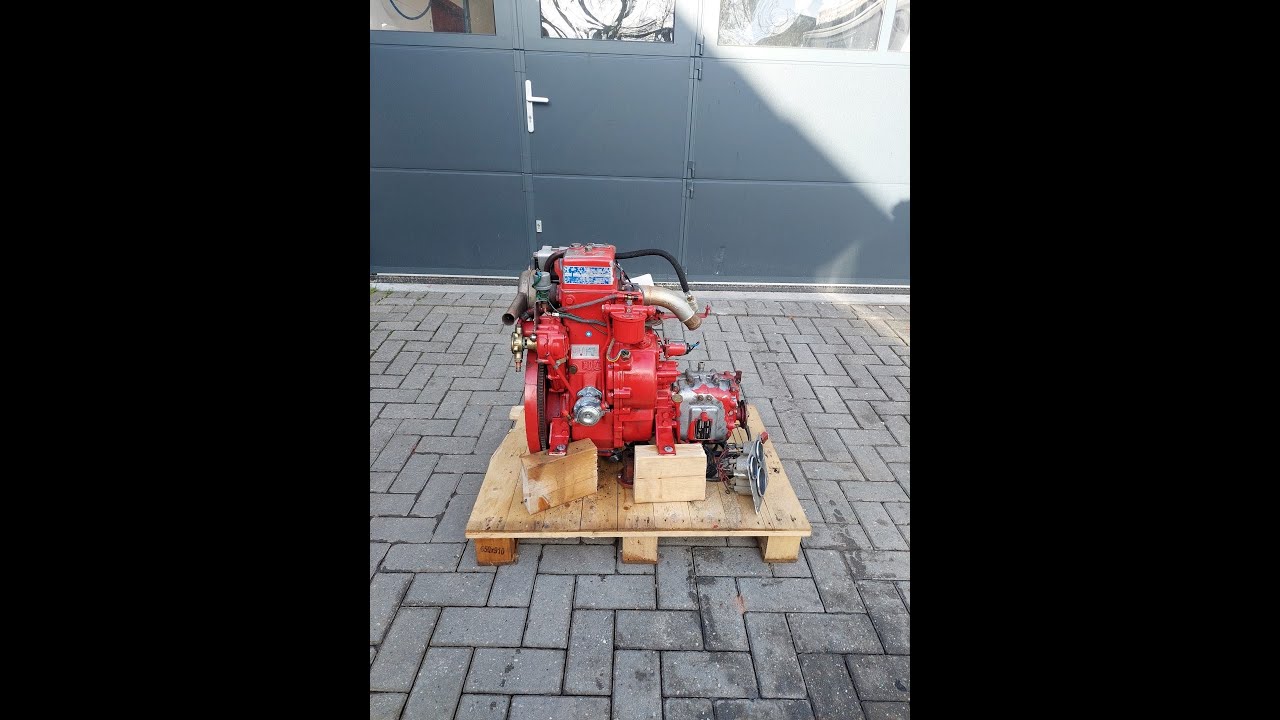 Bukh DV10 scheepsmotor met keerkoppeling - YouTube