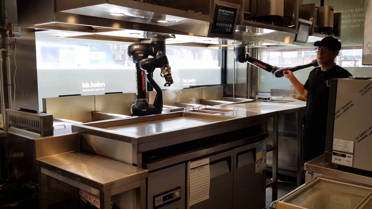 디떽, 로봇이 튀긴 치킨 무한리필! Dddeck, a Chicken Fried by the Robot - YouTube