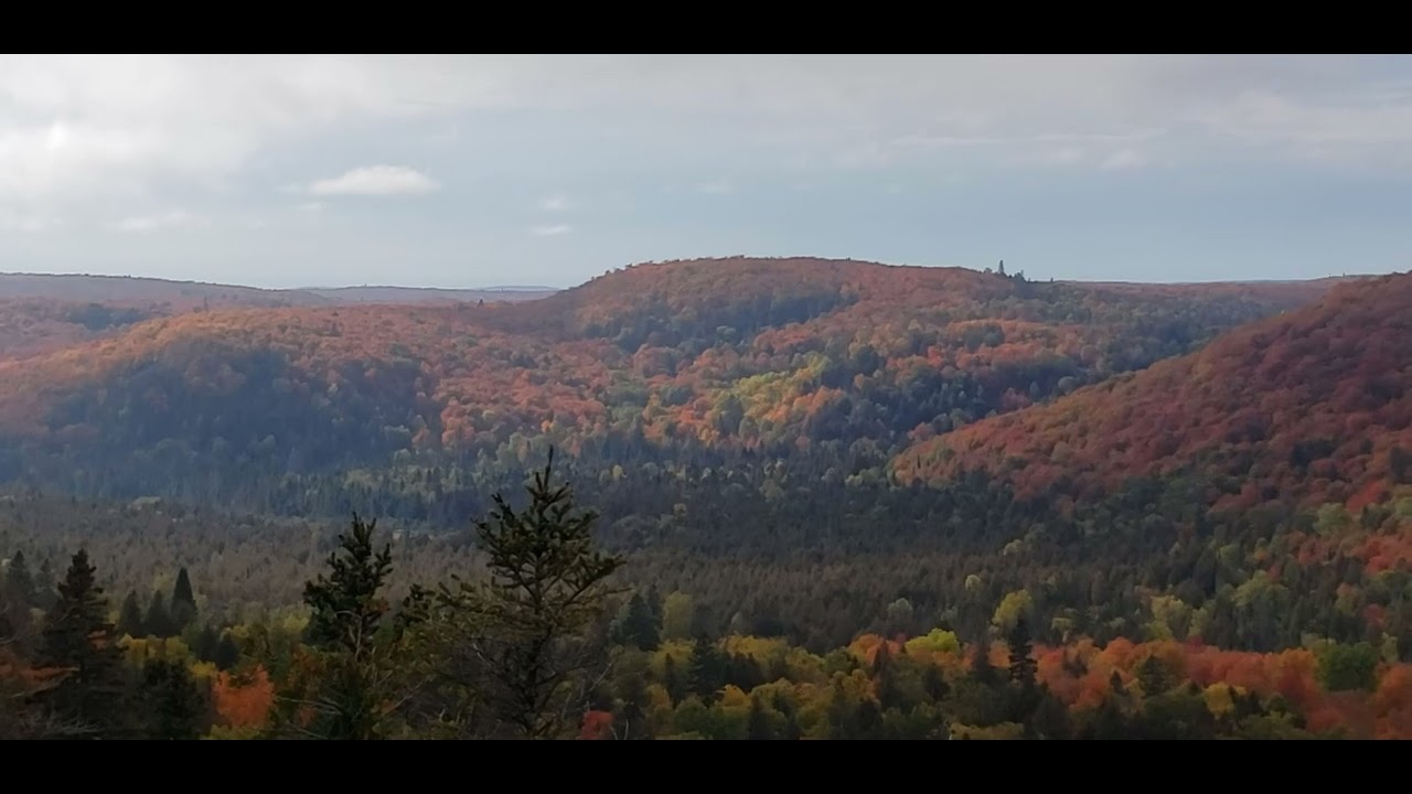 The sun came out and the fall colors popped on Lutsen Mountain! - YouTube