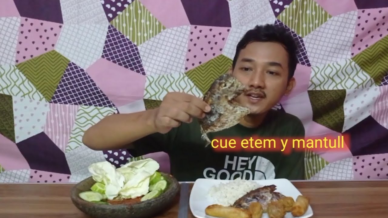 Makan sederhana😊cue etem lalapan sambal terasi risol baso ikan mantul ...