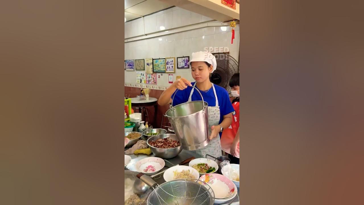 Busy Dry tomyum table noodle - Thai street food - YouTube