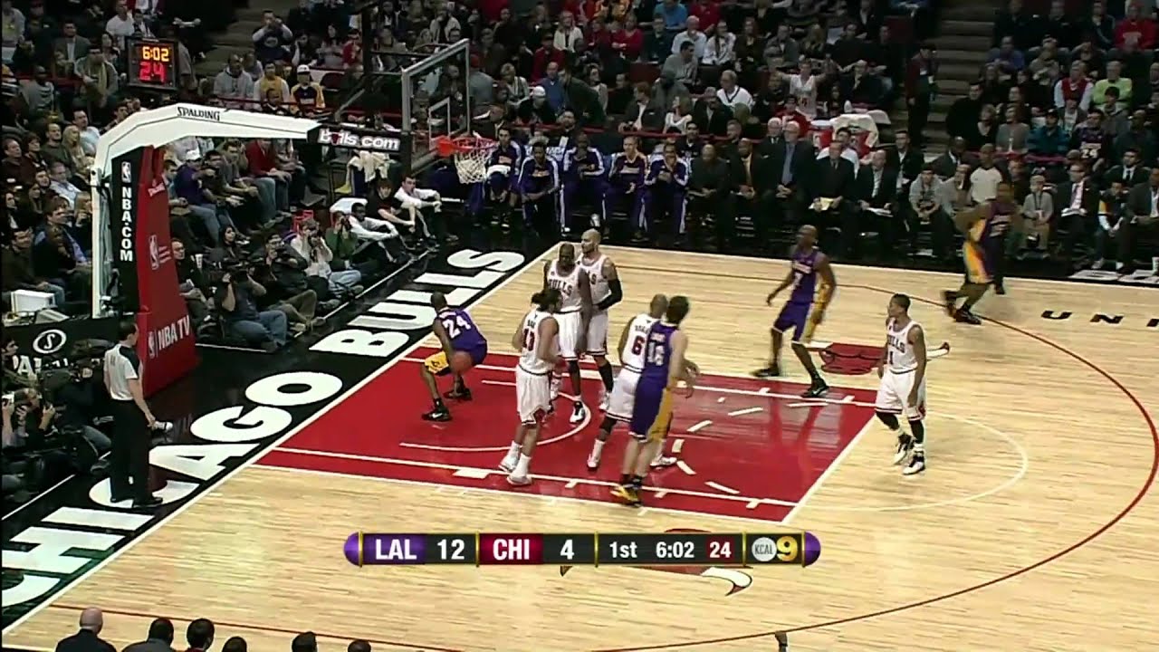 Kobe Bryant One-Handed Dunk Against the Bulls in HD (December 10, 2010 ...