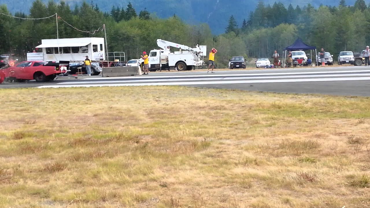 Dragster crashes into mustang - YouTube