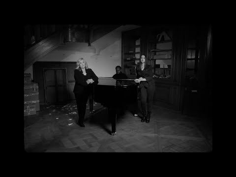 Nicoletta & Marina Kaye - Il est mort le soleil (Clip Officiel)