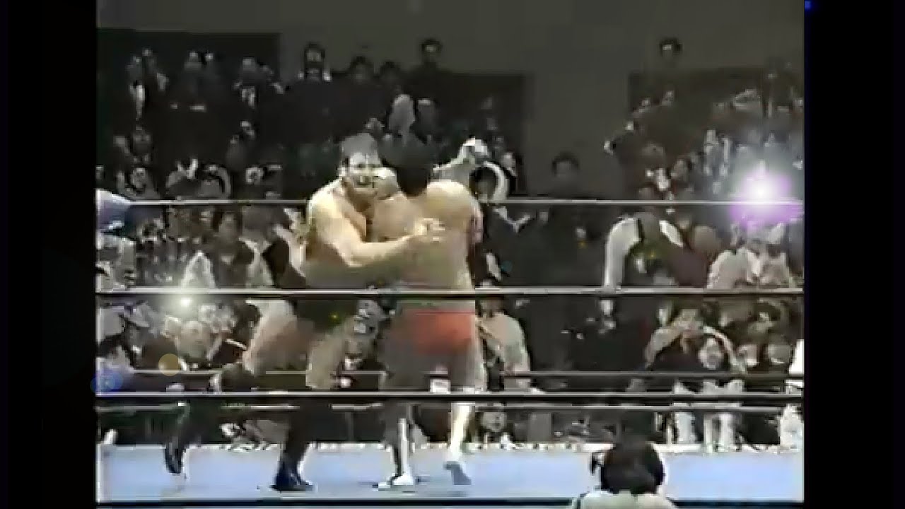 Giant Baba & Stan Hansen vs Kobashi & Misawa 1994 12 02 - YouTube