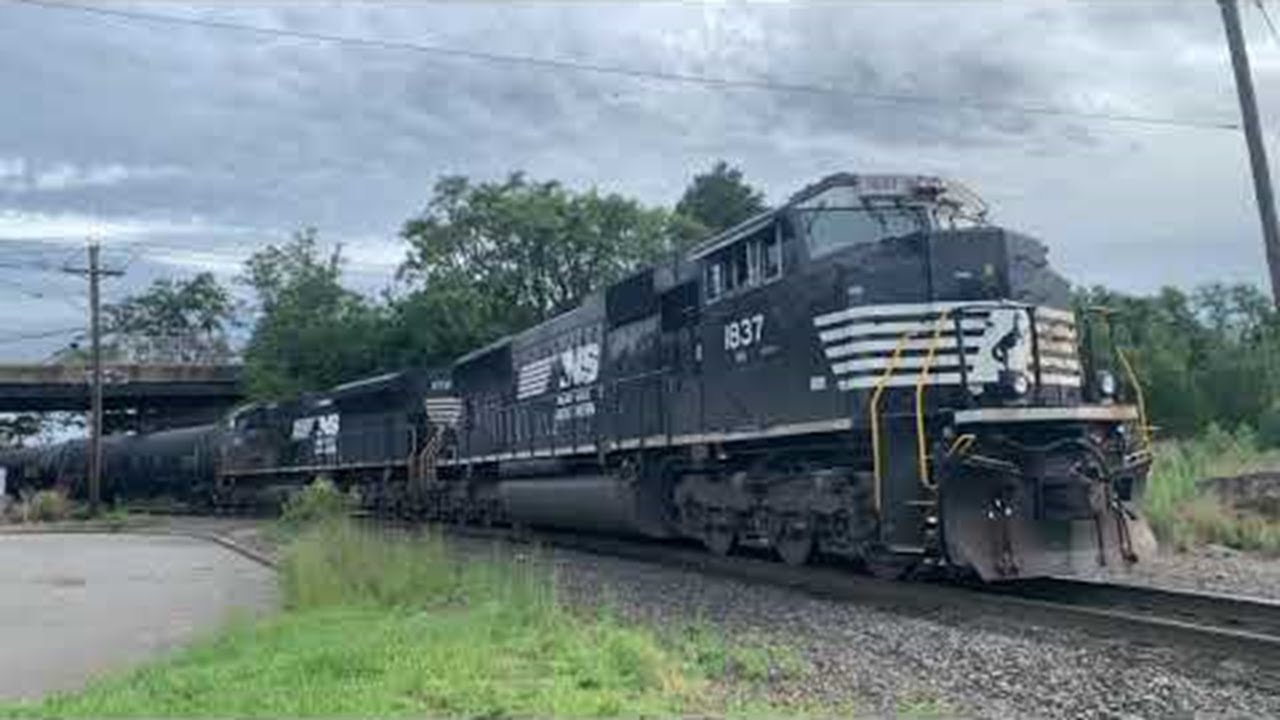 Happy Train Engineer Throws Gift to Railfan || ViralHog - YouTube