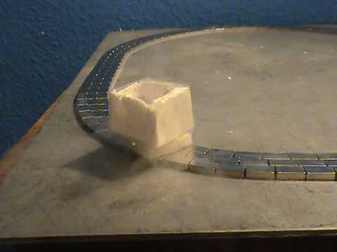 YBCO-Supraleiter Magnetschwebebahn - YouTube