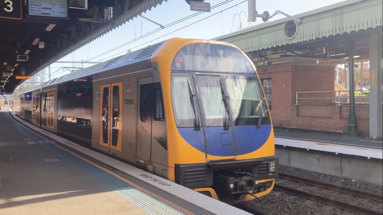 Sydney Trains Set H17 at Strathfield - 28/7/24 - YouTube