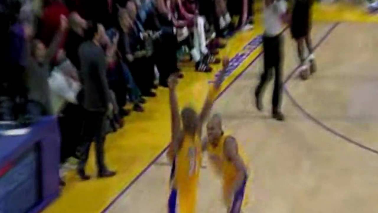 Kobe Bryant Amazing Buzzer-Beater NBA 2k10 [HD] - YouTube