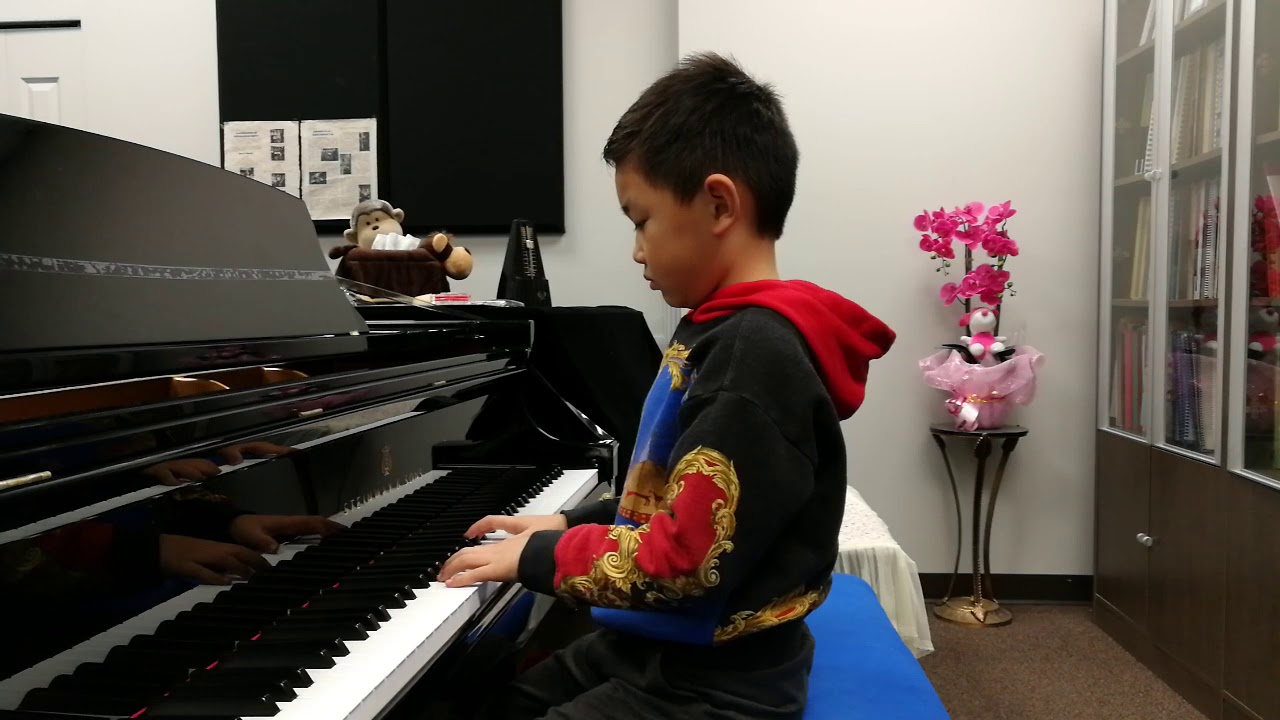 George Wang 7 years plays 草原上开满幸福花 - YouTube