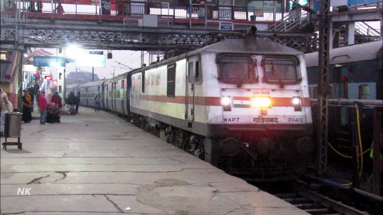NEELACHAL EXPRESS Arriving MUGHALSARAI JUNCTION | Early Morning Arrival ...