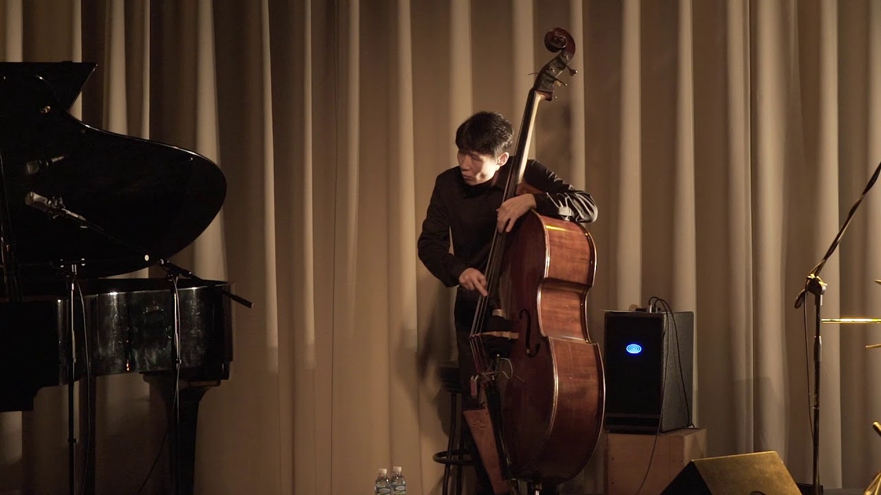 Isaac Hwang(12yesrs old) plays C Jam Blues. - YouTube