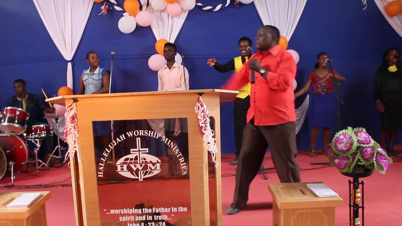 PASTOR DANCE IN A WEDDING - YouTube