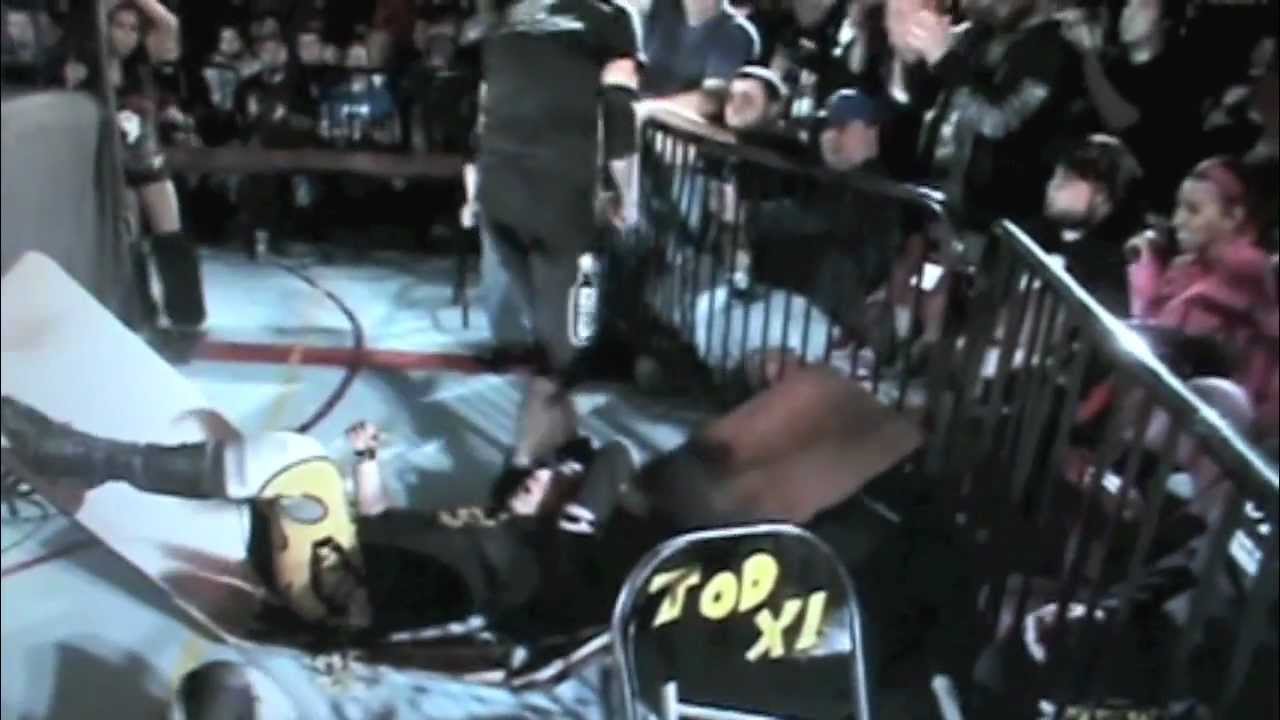 Devon Moore Botch at Cage of Death 14 - YouTube