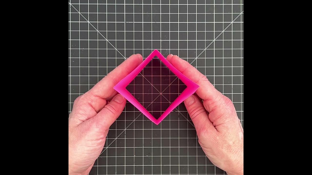 Creating 3D Forms with 2D Shapes/Creando formas 3D con figuras 2D - YouTube