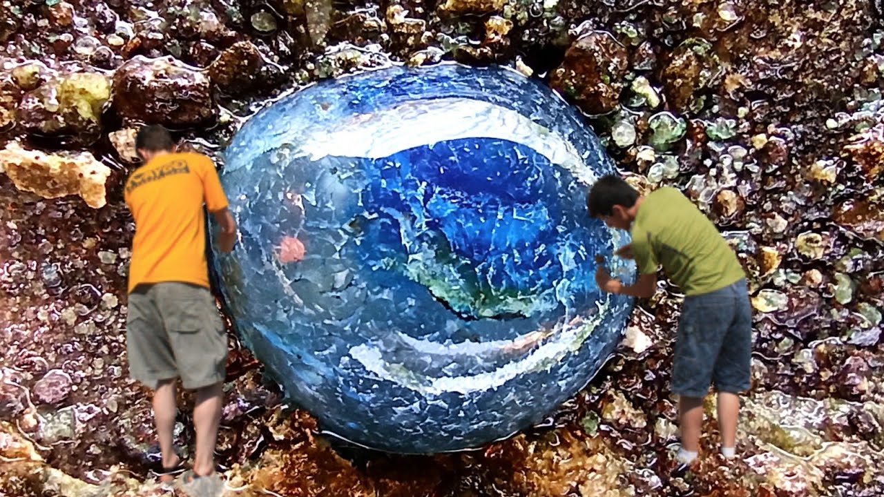 wow Lucky Day! Finding gem at the mountain ! Found a lot of gem mining ...