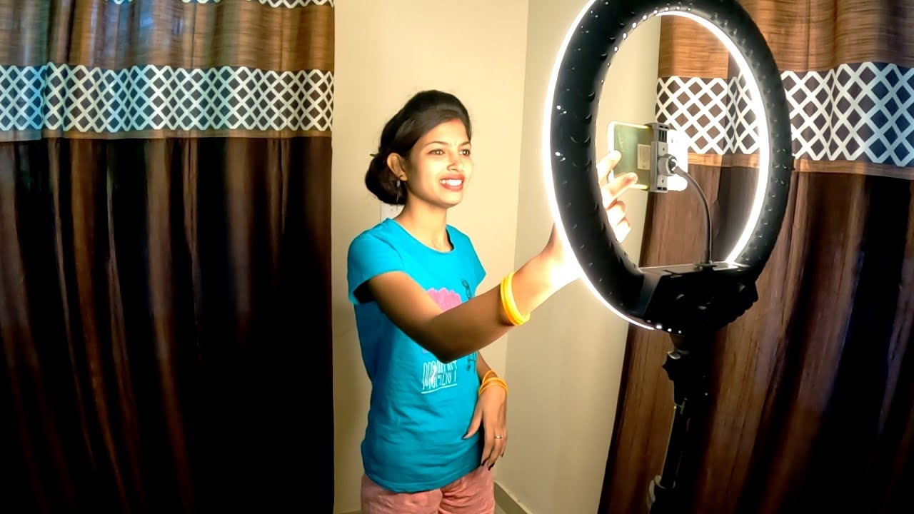 आज मैं बहुत खुश हूं | मेरे पति मेरे लिए Ring light लाए हैं । अब मैं ...