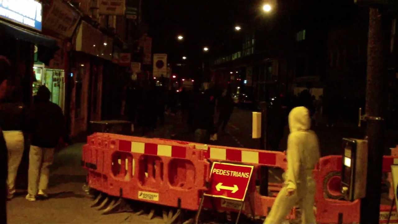 London riots 2011 reach Camden - YouTube