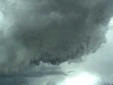 Rapidly rotating wall cloud east of Terre Haute, IN, 4/11/07 - YouTube