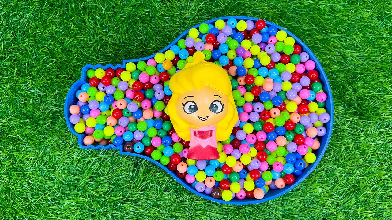 Dissolving Rainbow Candies and Smooth Water Flow in a Tub | ASMR ...