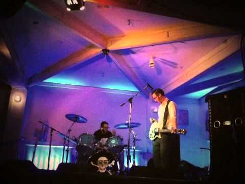 the black frame spectacle performs 'oscar mike' and 'srsly' - YouTube