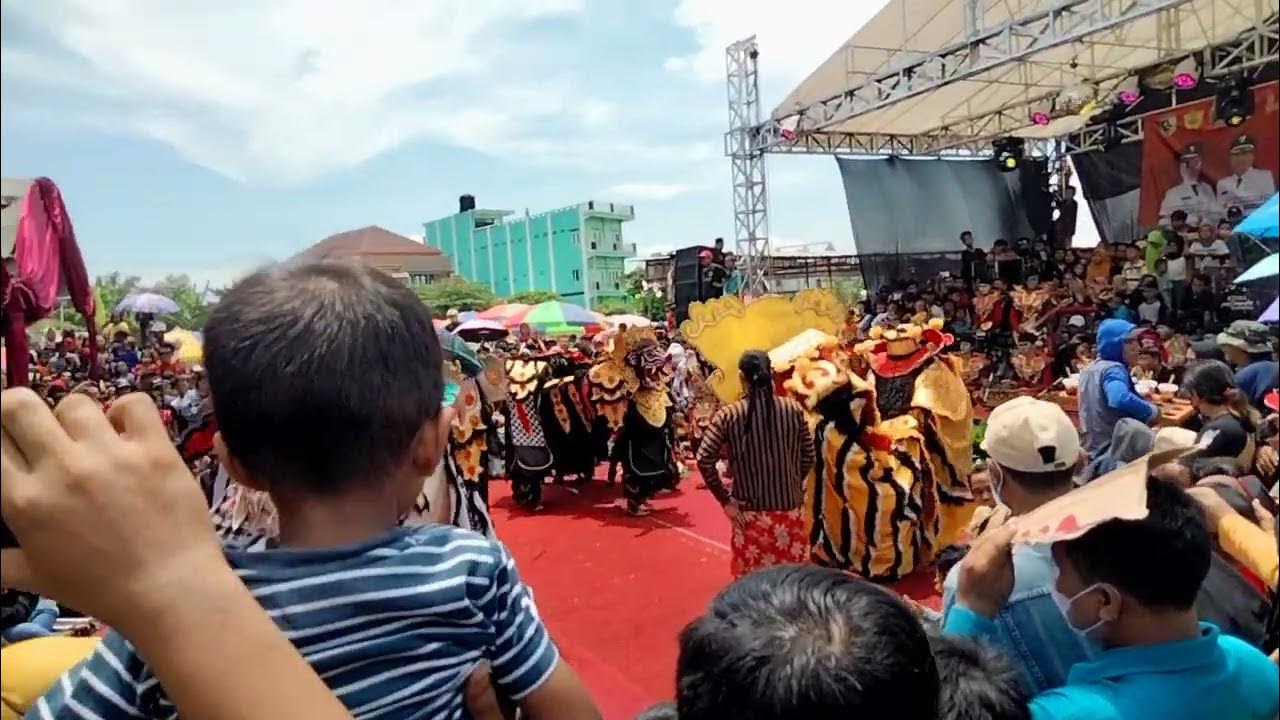barongan Turonggo di tembiring Demak di panggung kesenian - YouTube