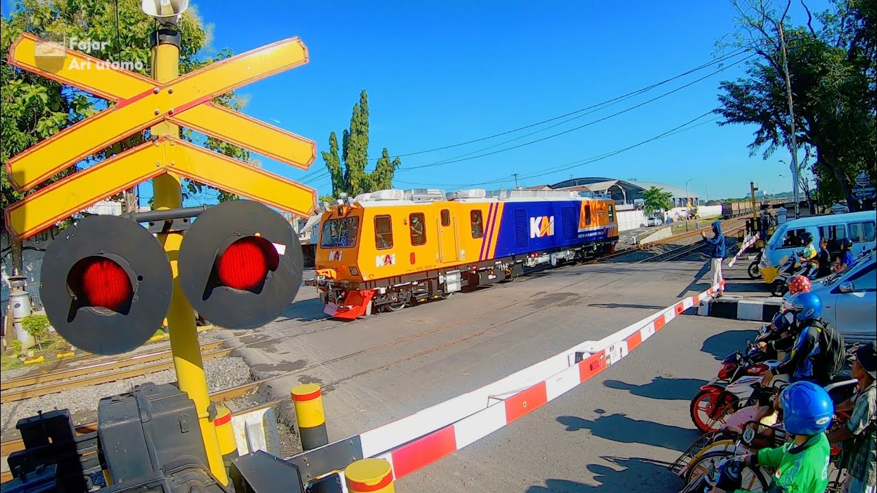 Kereta Ukur Jalan Rel Terbaru, Kereta Multi Express, Membersihkan ...