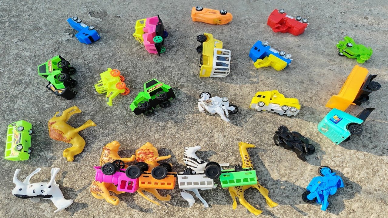 ट्रेन ने कर दिया एक्सीडेंट जानवरो का । gadi Bala Video । । toy 🧸 ...