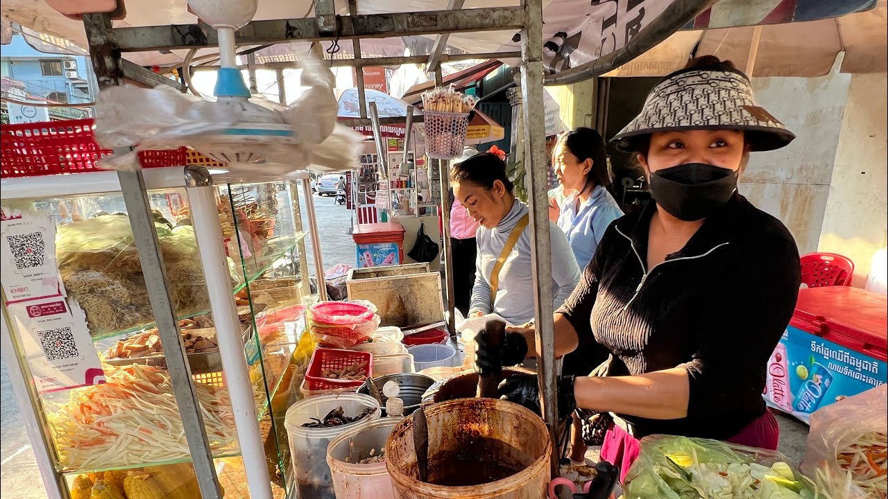 Amazing street foods Papaya salad,Bok Lhong Cambodia street foods # ...