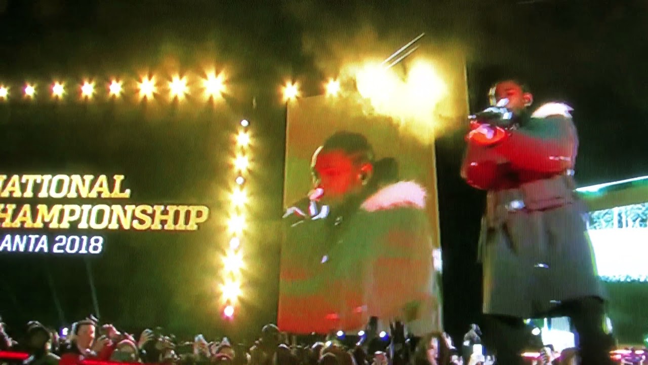 Kendrick Lamar pt 2 performs Halftime show - YouTube