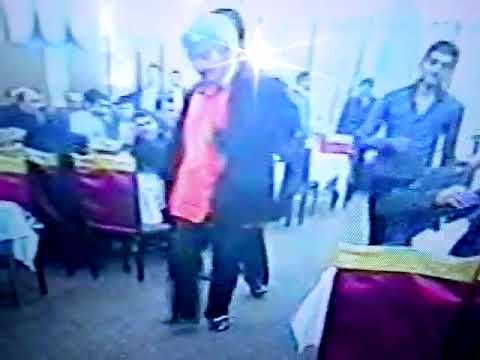 Meşedi baba toyda oynuyur