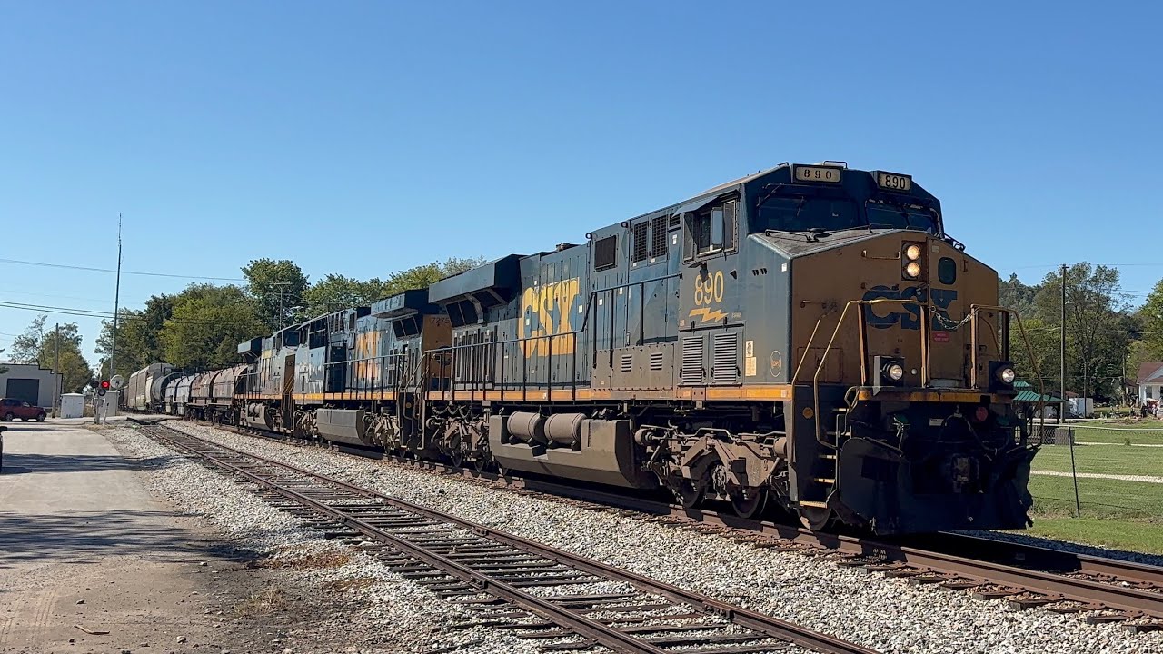 CSX 890 leads M574 with a friendly engineer at Horse Cave - YouTube