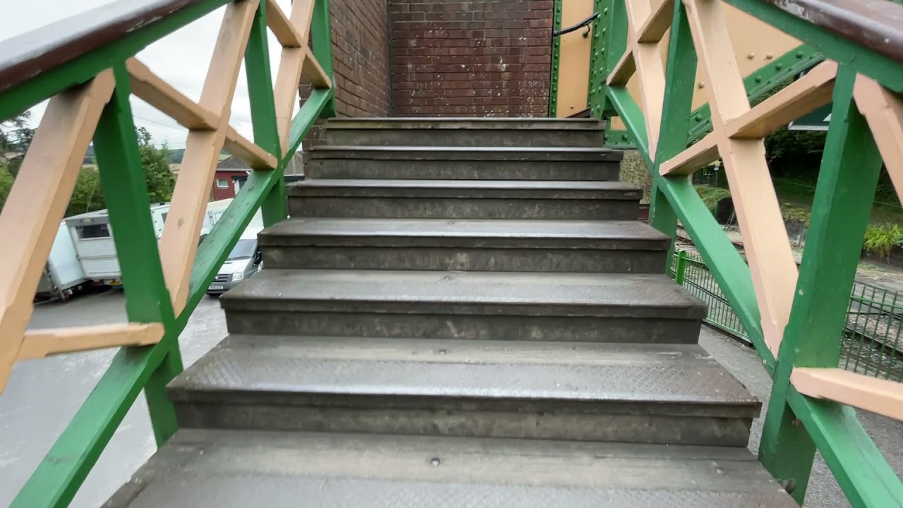 Watercress Line - Ropley platform and over footbridge - YouTube