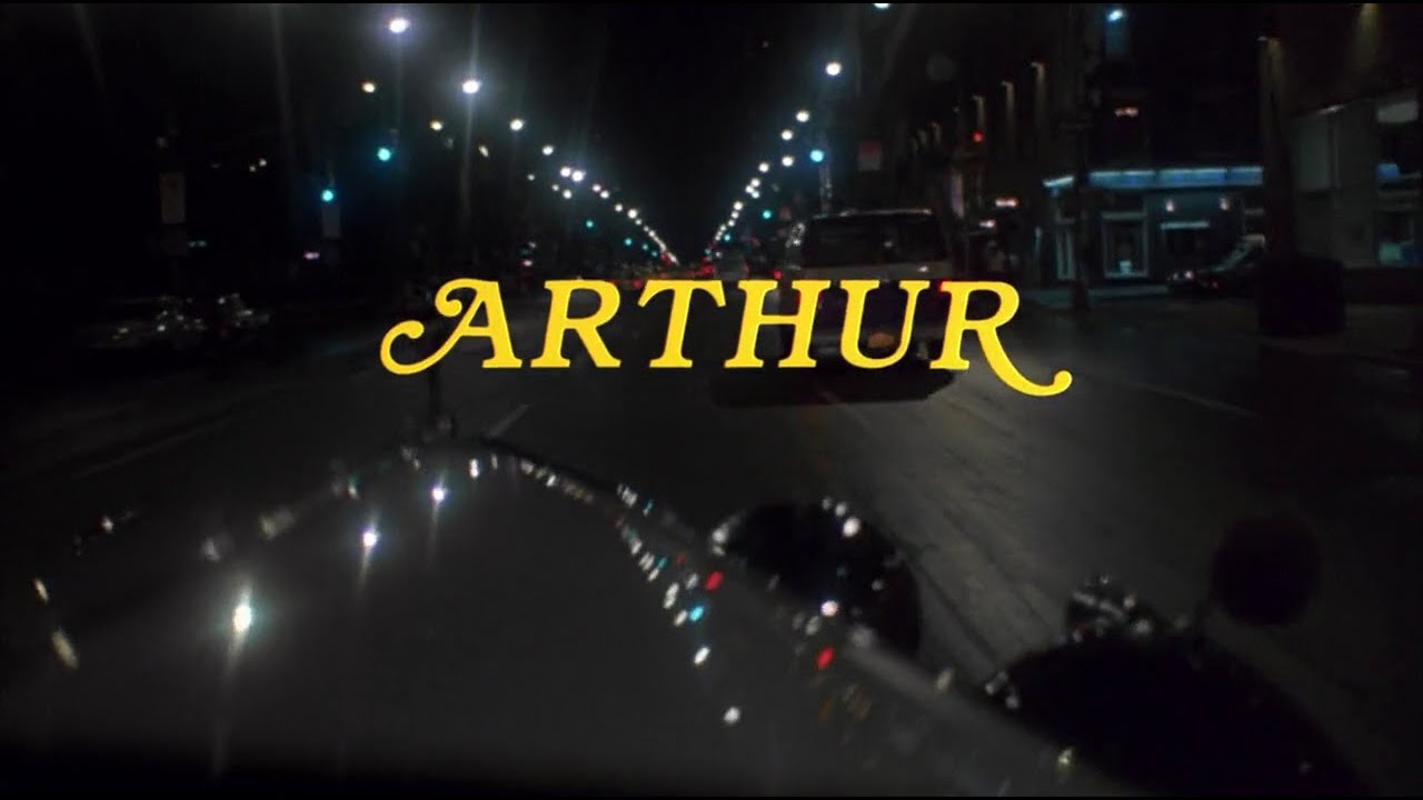 Arthur (1981) - Doblaje latino - YouTube