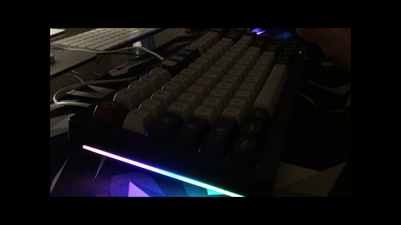 Clacky keyboard fast typing w/ handcam - YouTube