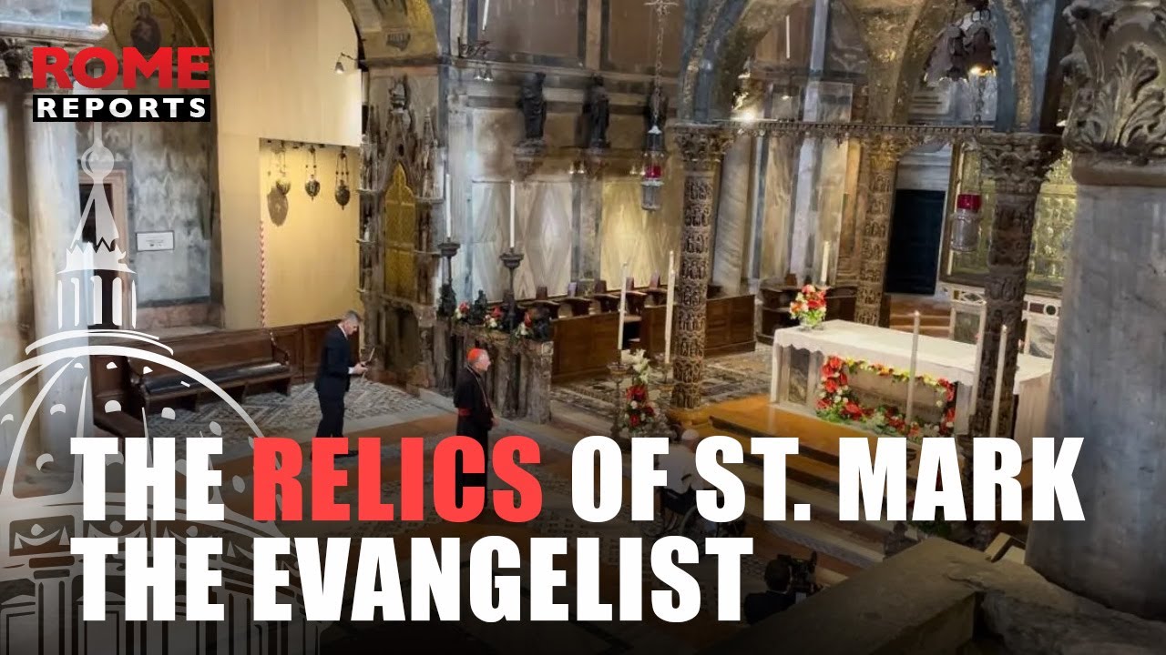 🎭VENICE | Pope Francis venerates the relics of St. Mark the Evangelist ...