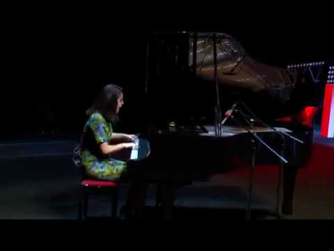 Mültecilere yazılmış süper bir şarkı - KARSU DÖNMEZ (TEDX)