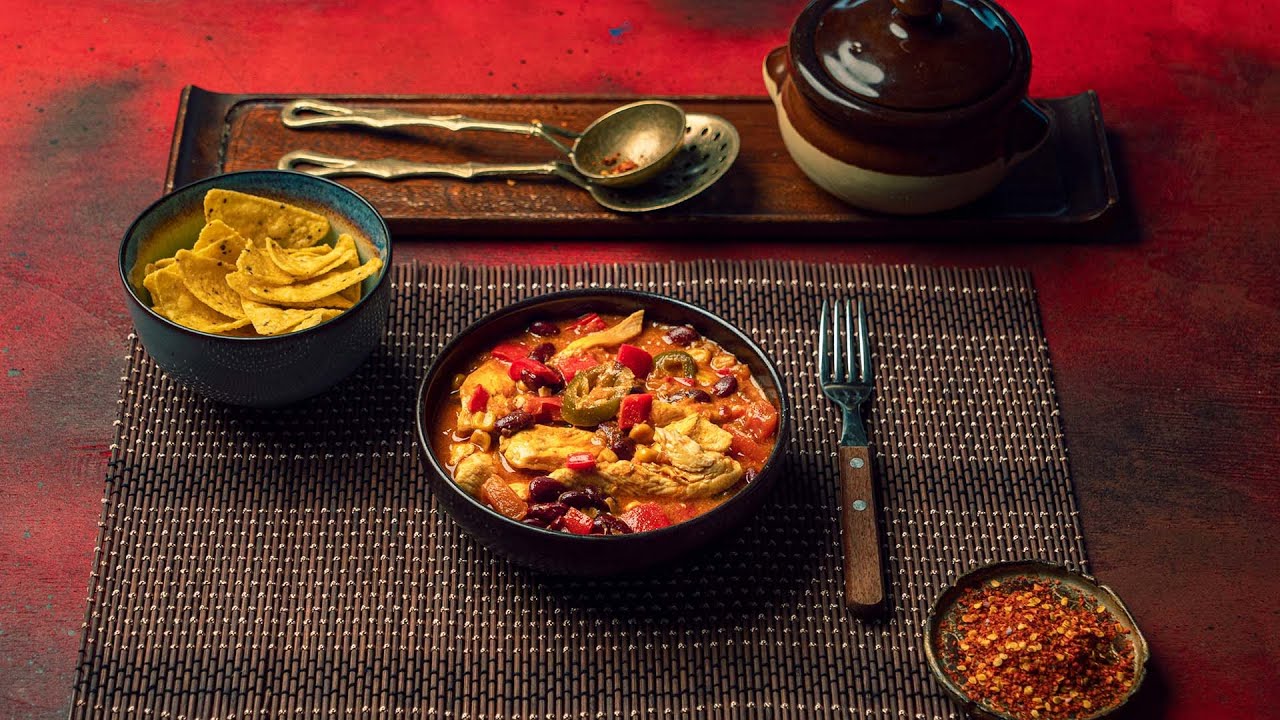 Pui cu fasole și porumb în sos mexican - YouTube